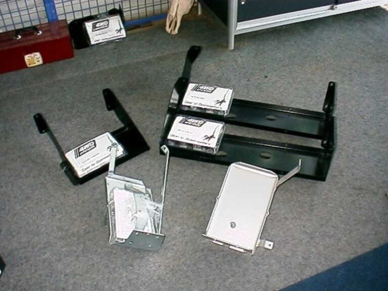 Dual Battery Cradle with fitting kit – 4WD Systems